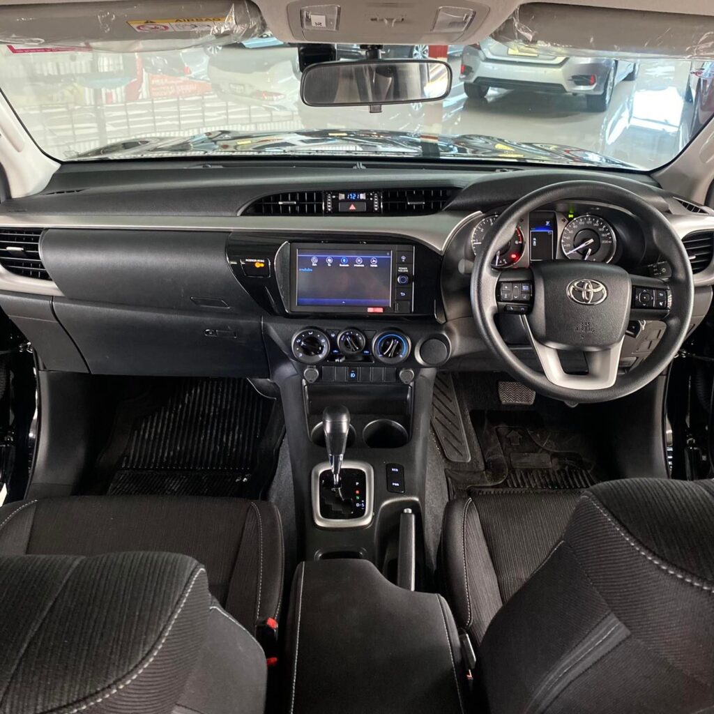 Toyota Hilux Revo D-Cab 2.4 Entry Prerunner ปี 2021 รถกระบะมือสอง
